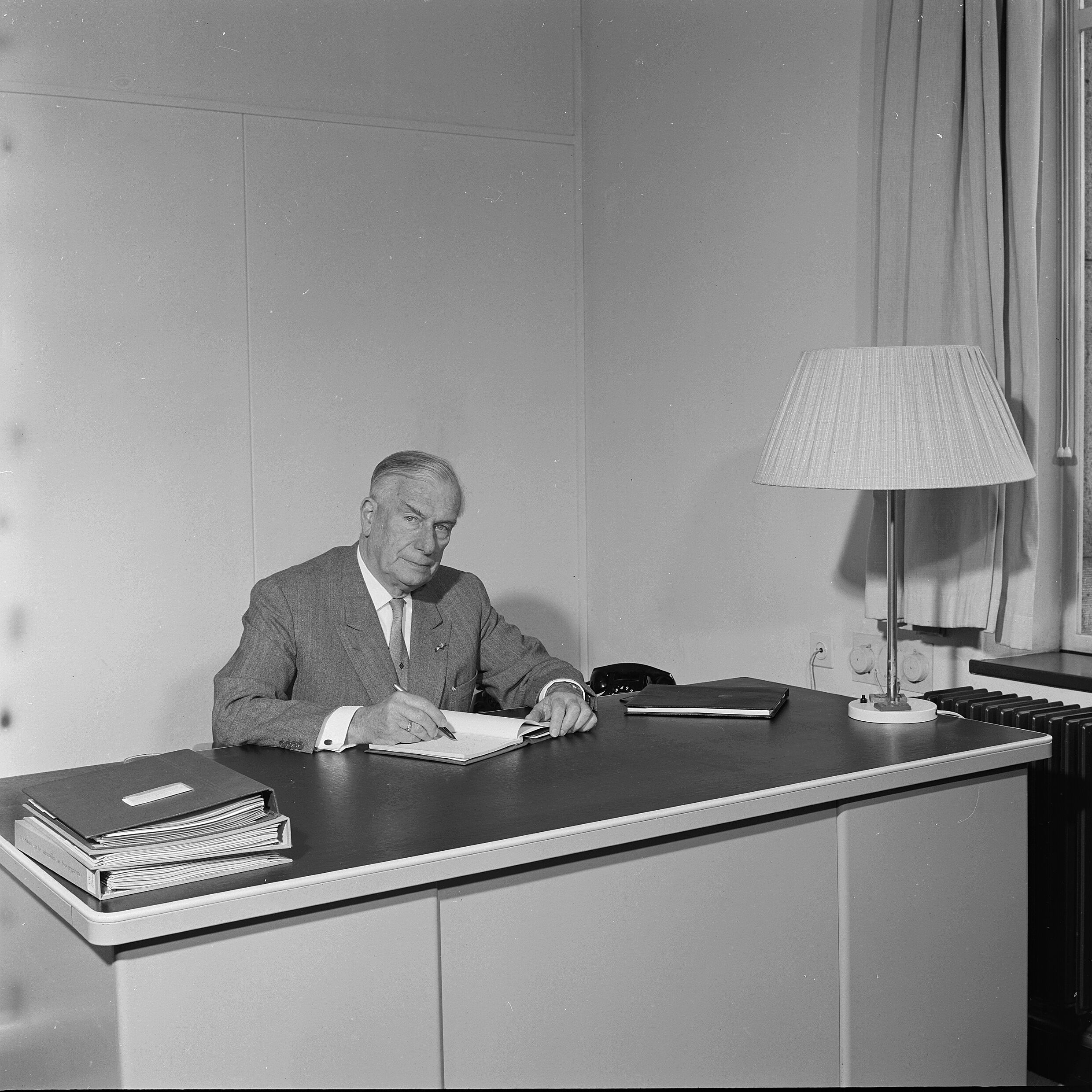 Portret van F.Q. den Hollander | Academisch Erfgoed, Geschiedenis en Kunst