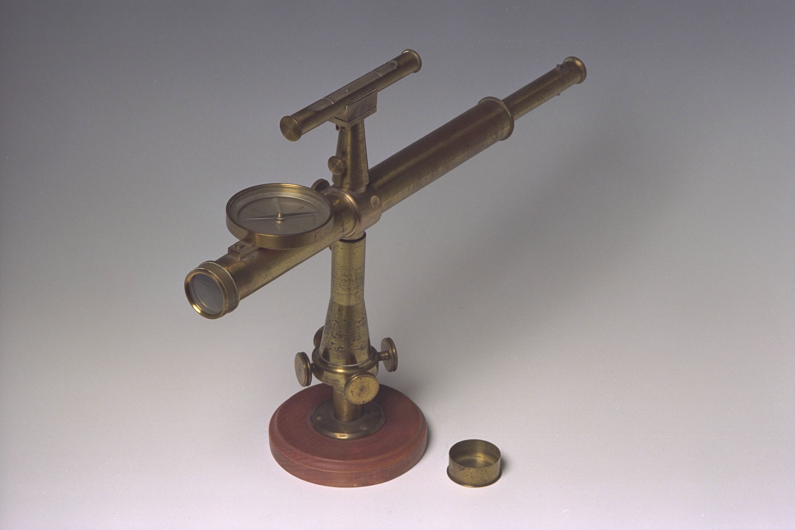 Waterpasinstrument door C. Becker | Academic Heritage, History and Art